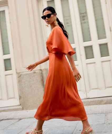 Chiribita sorprende con su colección de vestidos y el color caldero se ...